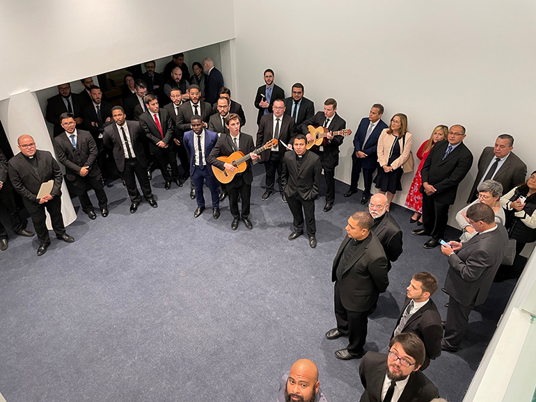 ADOM :: Archbishop blesses new building at Redemptoris Mater Seminary