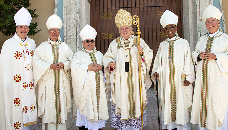 ADOM :: Eucharist and priesthood: Two sacraments 'indissolubly linked'