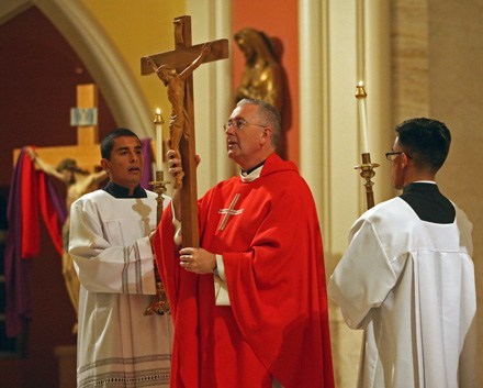 ADOM :: Good Friday: The Cross is the Way