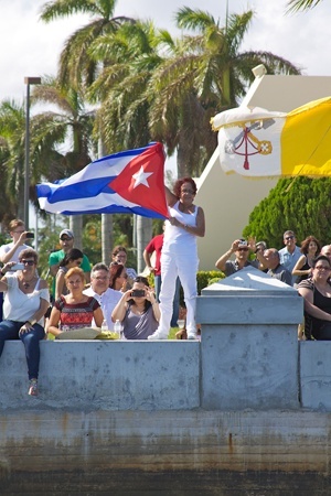 ADOM :: Cachita 'cubre a Miami con su manto'