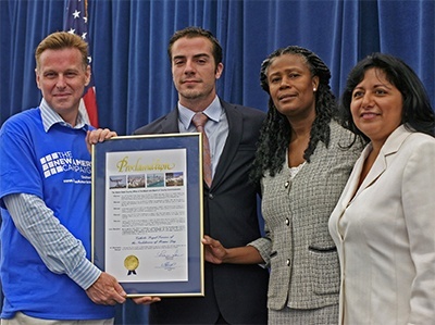 ADOM :: Nearly 1,000 line up for citizenship