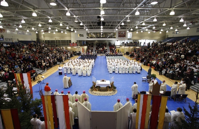 ADOM :: Bishop Isern installed in Pueblo