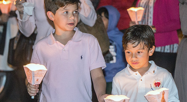 ADOM :: Candlelight procession kicks off months-long Fatima celebration