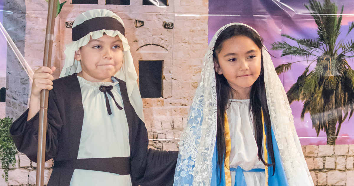 ADOM :: Two very different Nativity scenes at Gesu