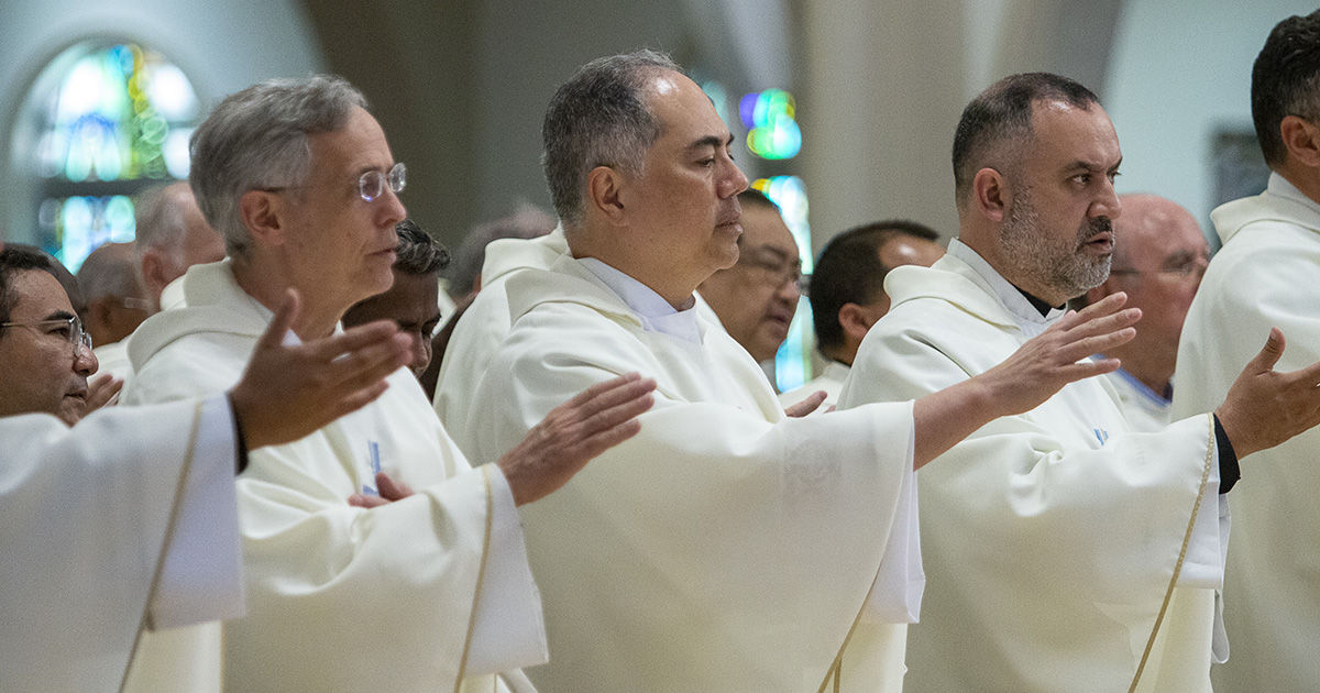 ADOM :: Chrism Mass: Gratitude for the vocation to priesthood