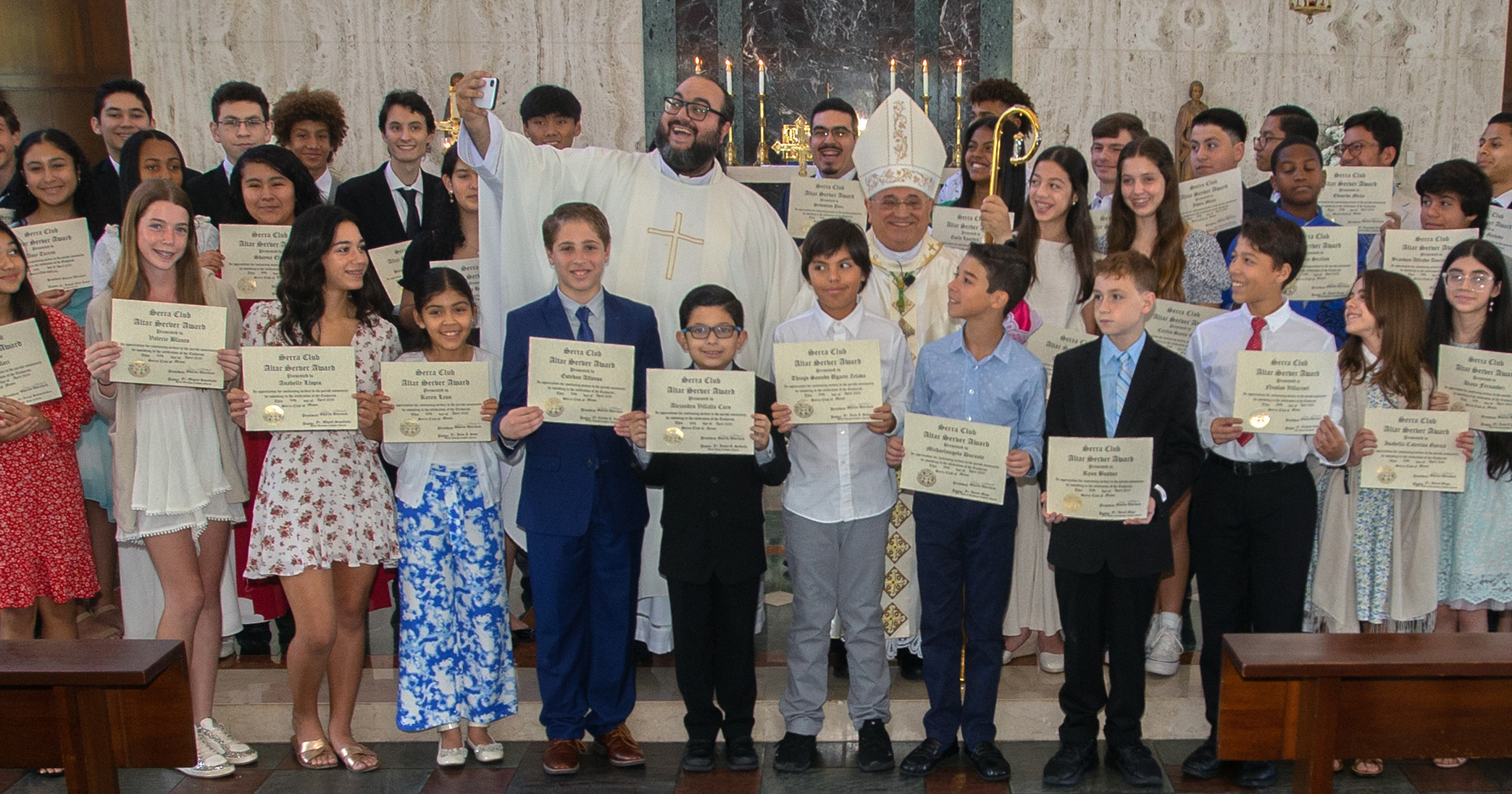 ADOM :: Altar serving: a family tradition