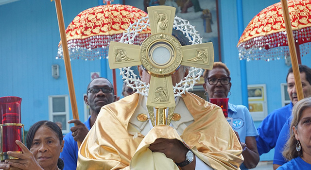 ADOM :: Outdoor processions mark feast of Corpus Christi