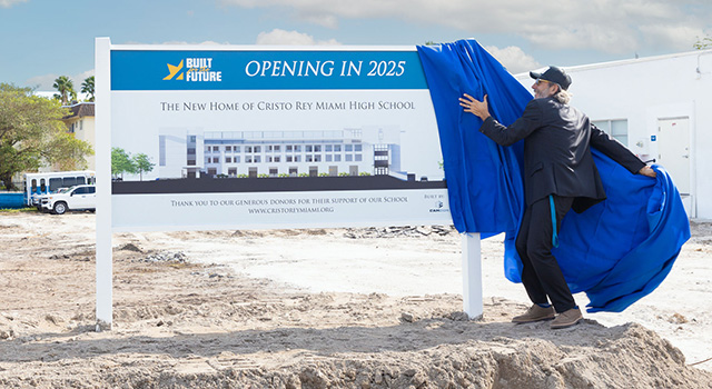 ADOM :: Cristo Rey Miami High School breaks ground for new building