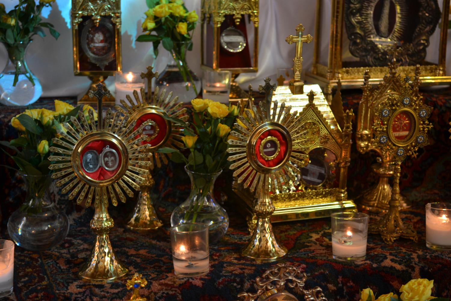 ADOM :: Hundreds venerate saints' relics on All Saints weekend