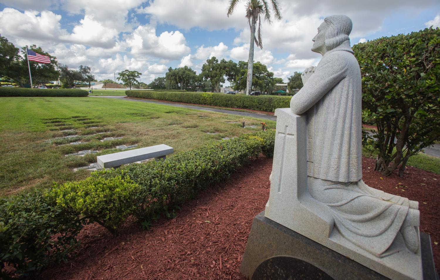 ADOM :: Catholic cemeteries mark All Souls Day