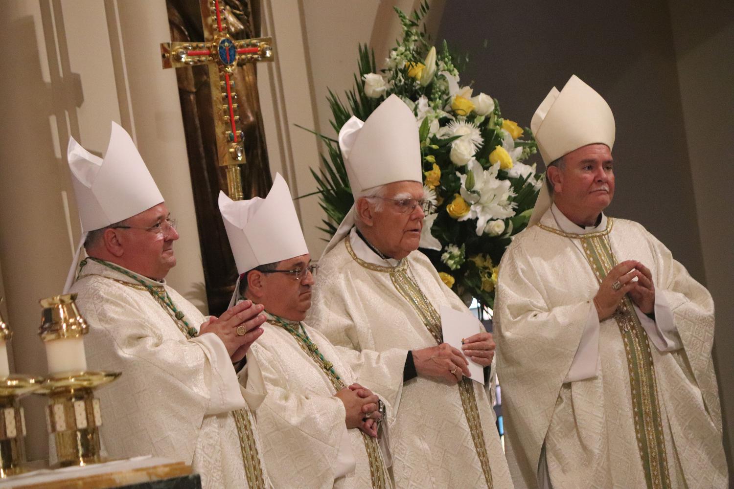 ADOM :: The joy of being a priest