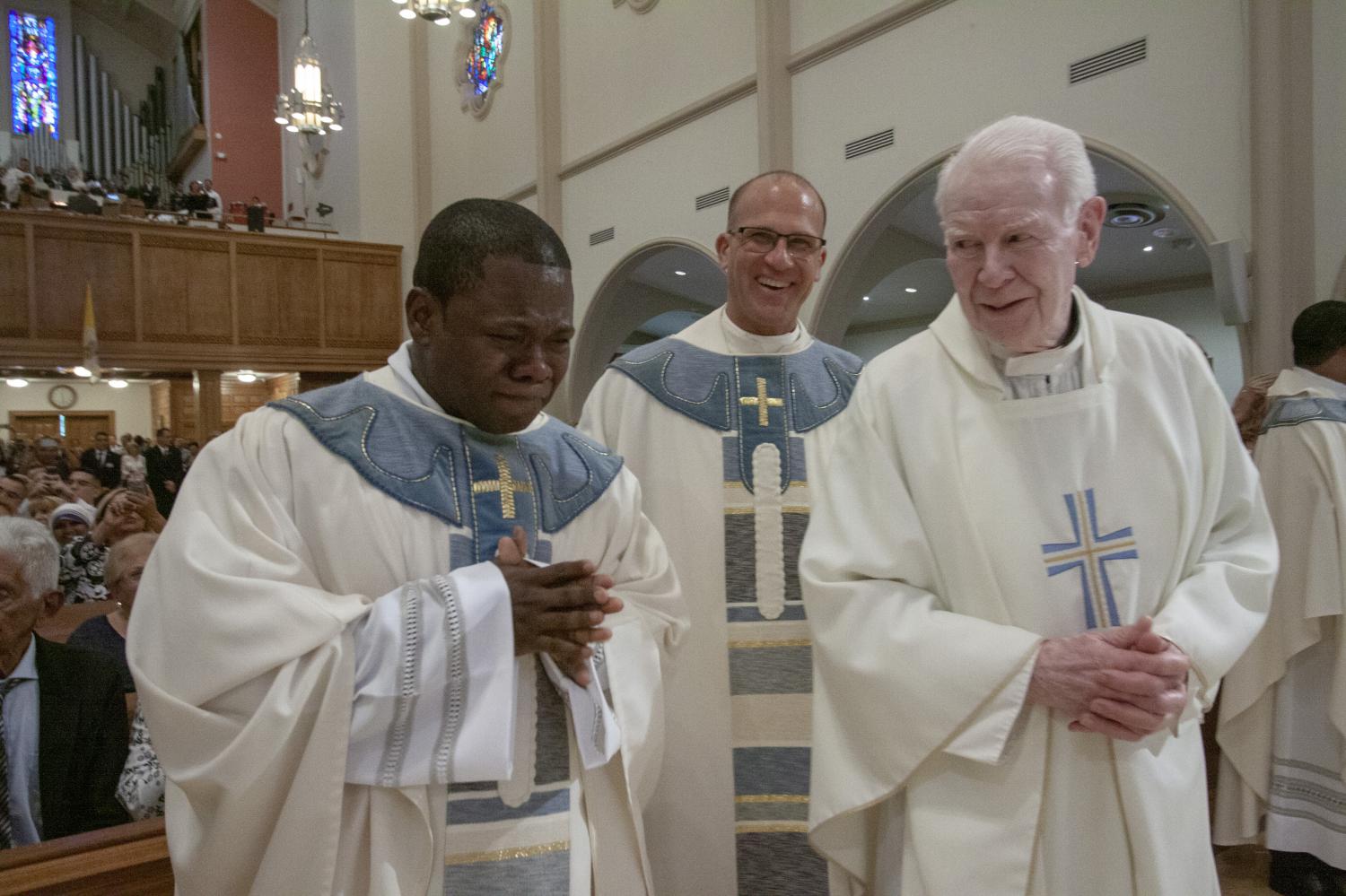 ADOM :: 5 become priests at joyous ceremony