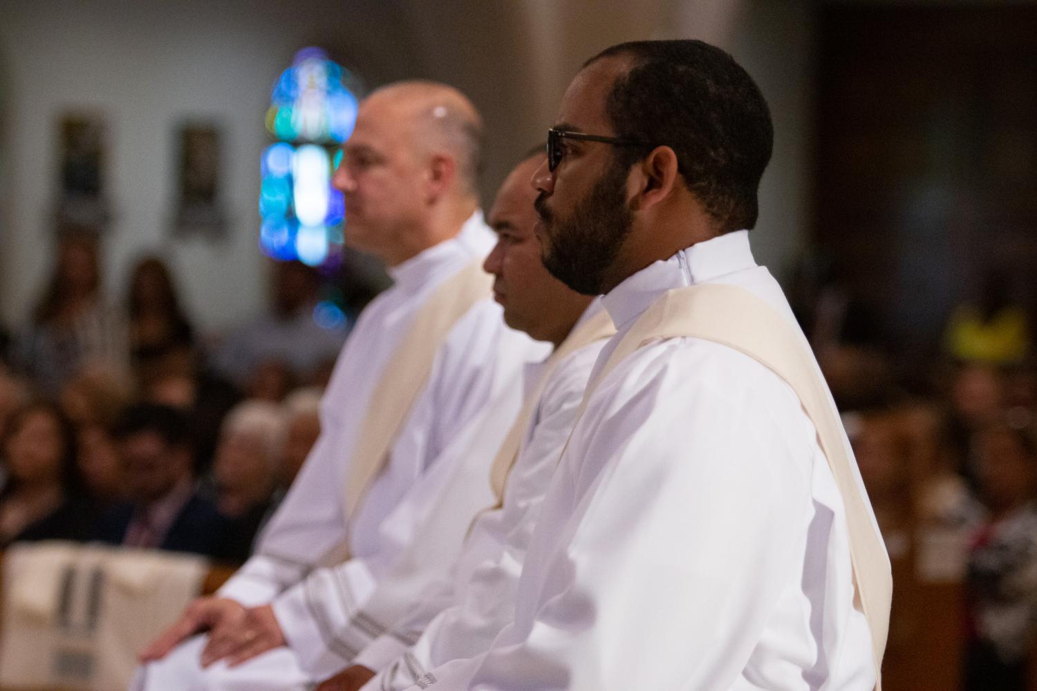 ADOM :: 5 become priests at joyous ceremony