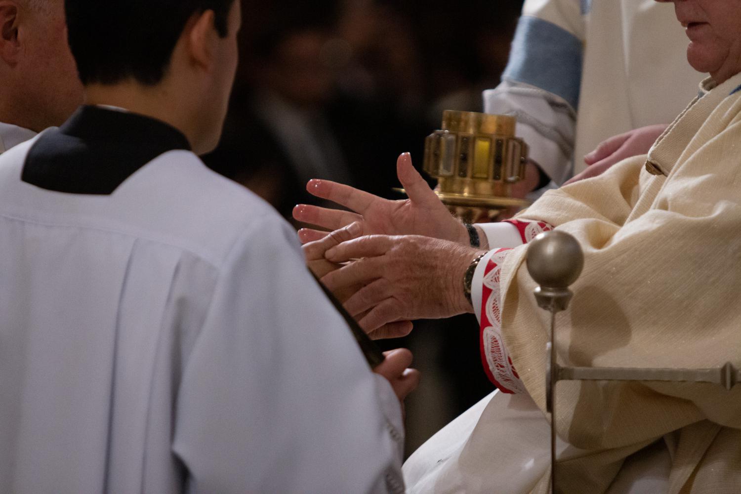 ADOM :: 5 become priests at joyous ceremony