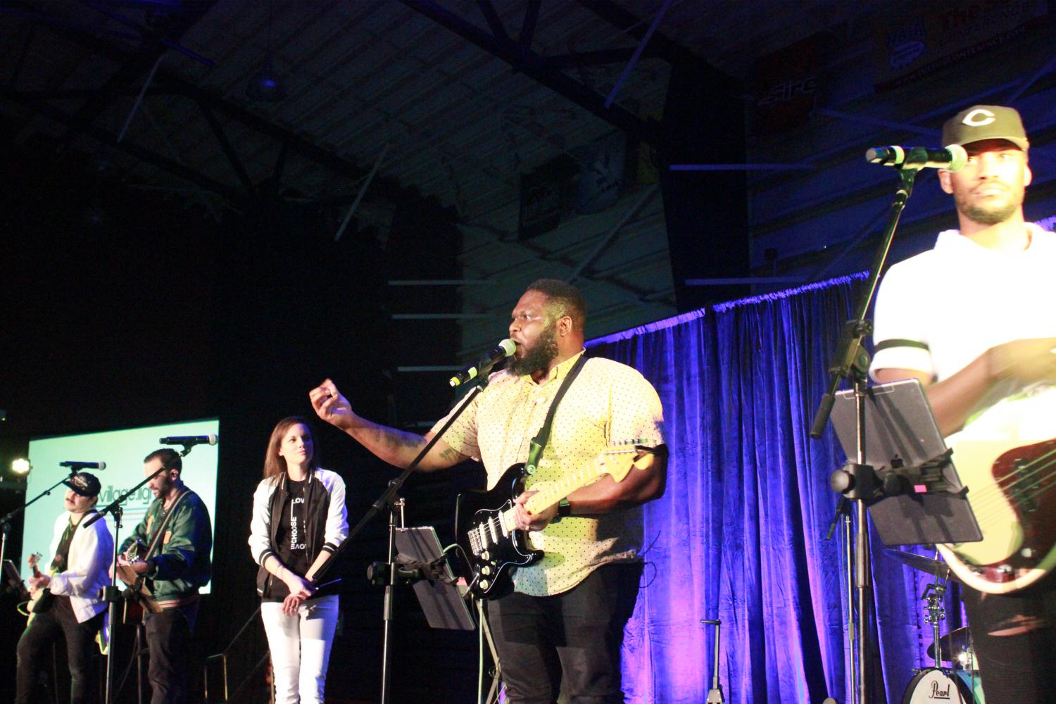 ADOM :: Young people sing, praise, and worship at Mercy Night