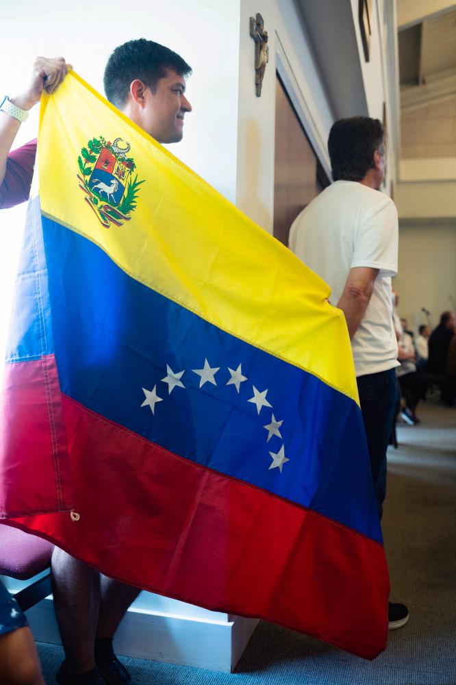 ADOM :: Weston Catholics welcome Venezuelan cardinal, relics
