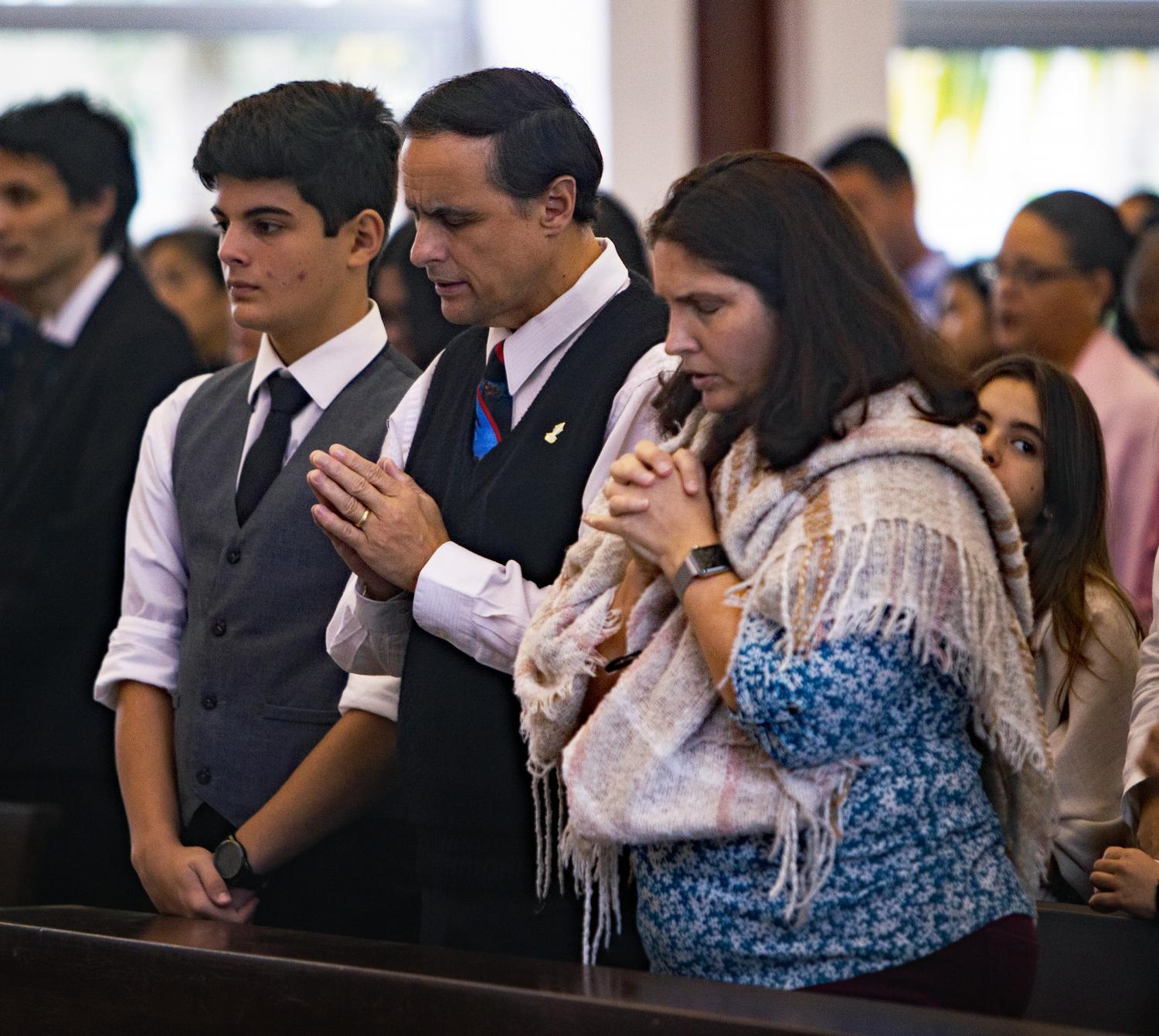 ADOM :: Altar serving: a family tradition