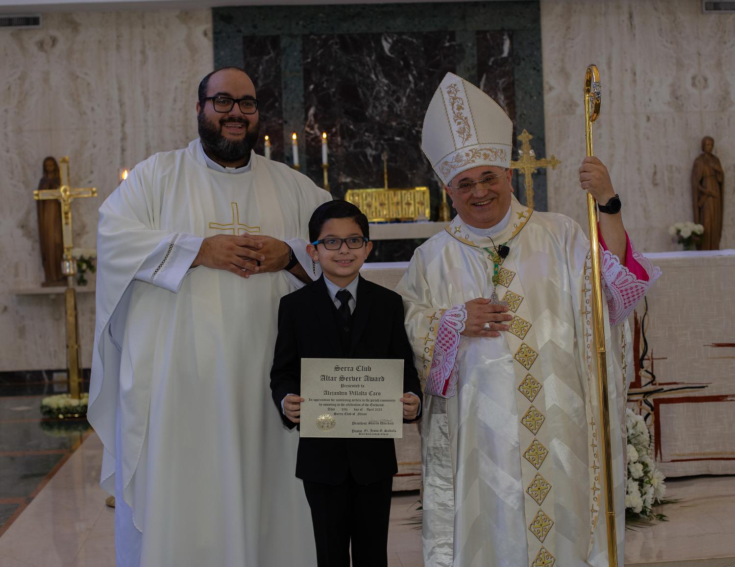 ADOM :: Altar serving: a family tradition