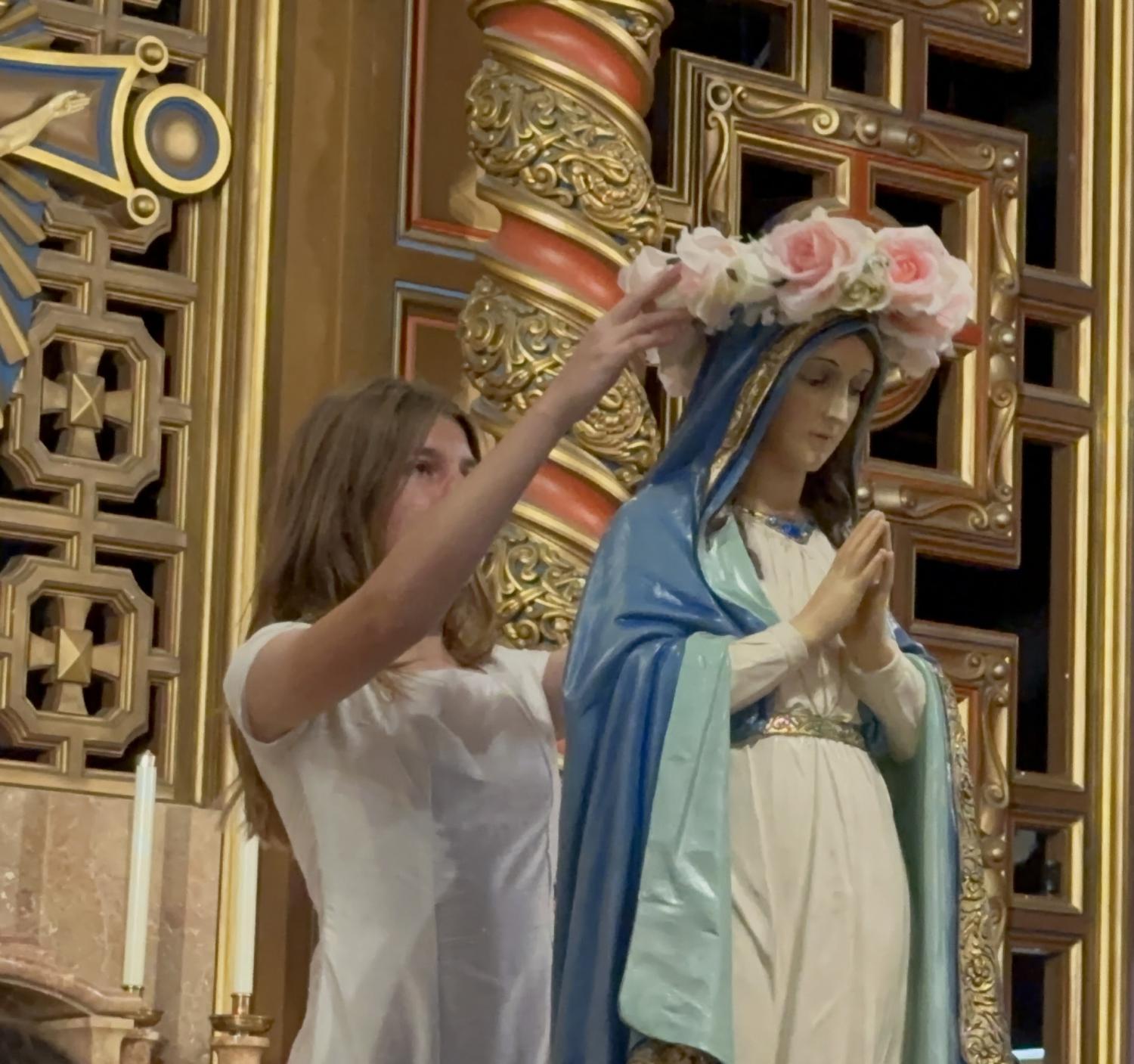 ADOM :: St. Theresa School students devote themselves to Mary