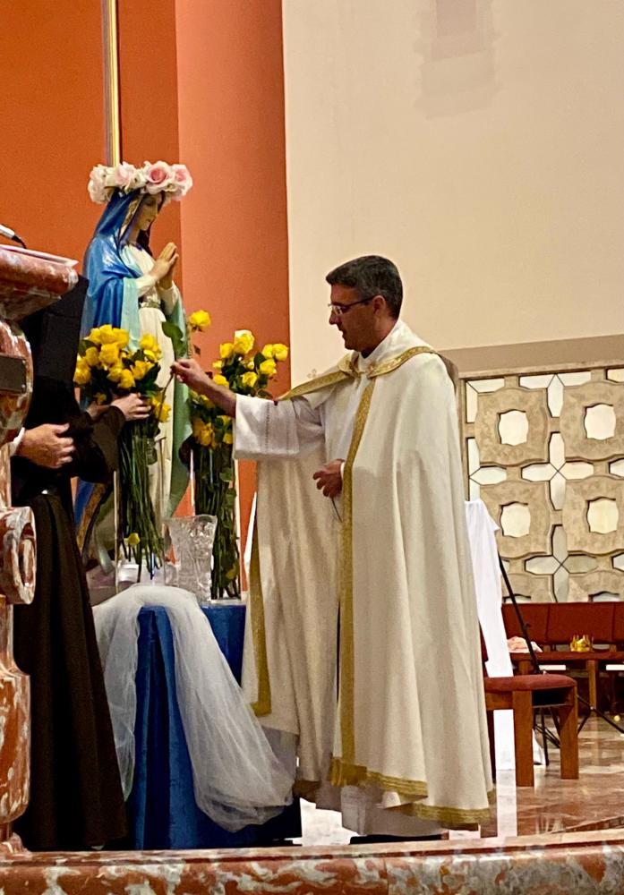 ADOM :: St. Theresa School students devote themselves to Mary