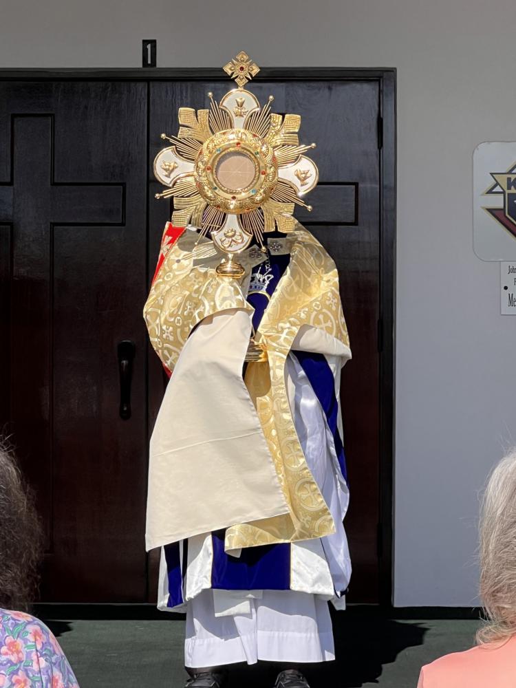 ADOM :: Outdoor processions mark feast of Corpus Christi