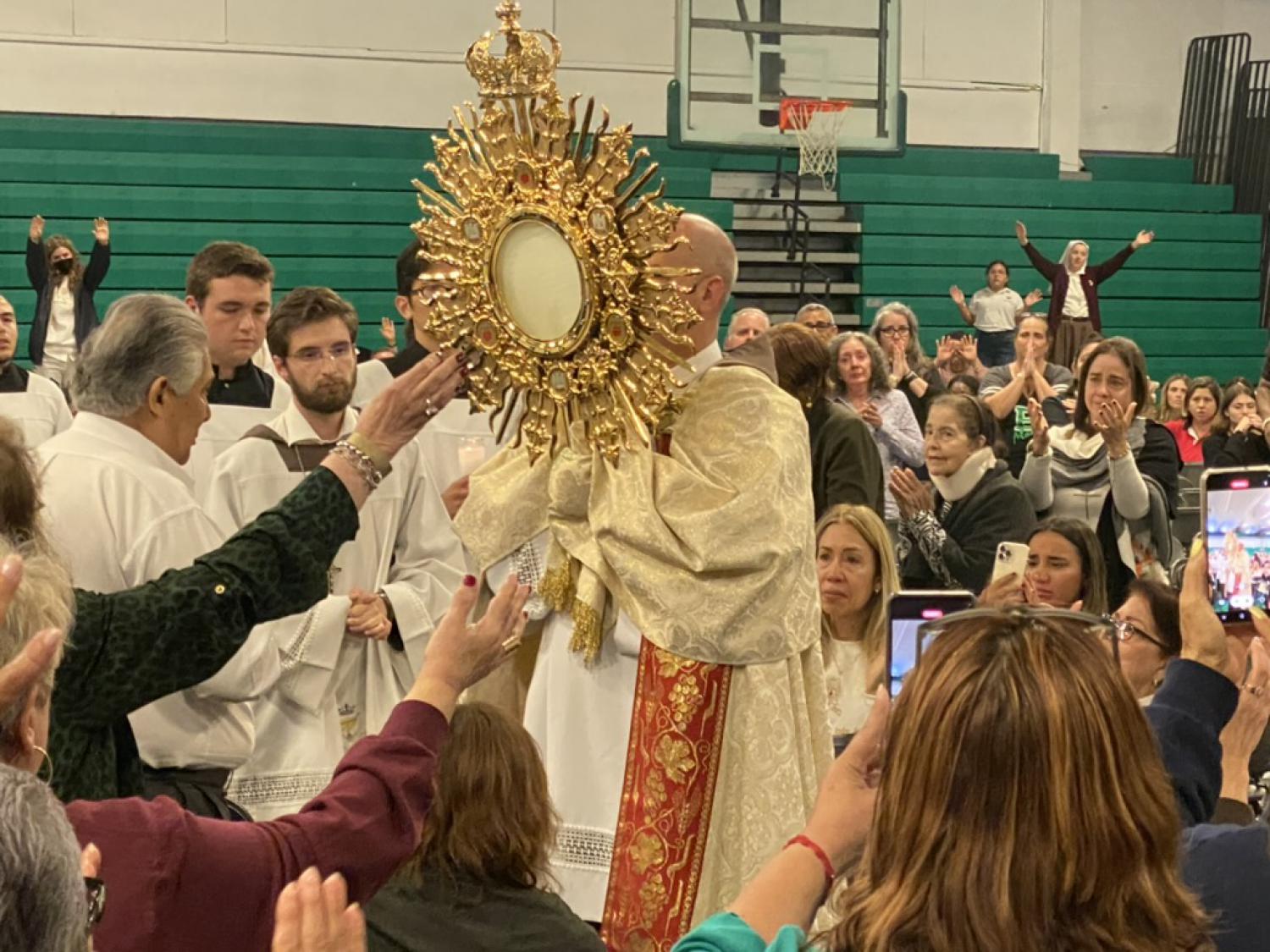 ADOM :: Eucharist called God's 'greatest gift' in smallest form