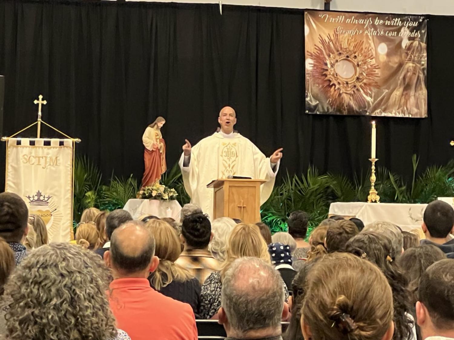 ADOM :: Eucharist called God's 'greatest gift' in smallest form