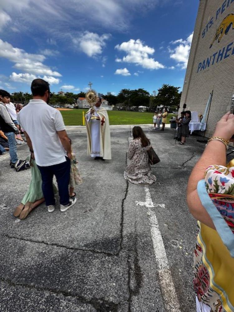 ADOM :: Meal packing, eucharistic processions and field days