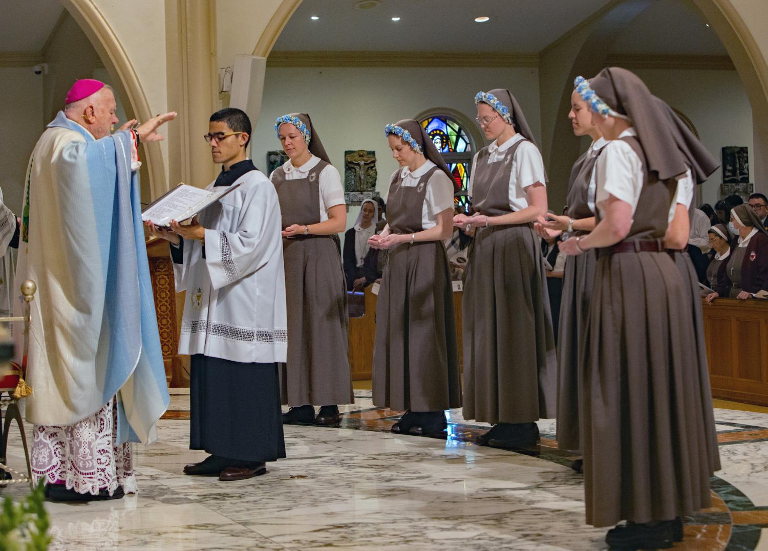 ADOM :: 6 Pierced Hearts Sisters profess final vows