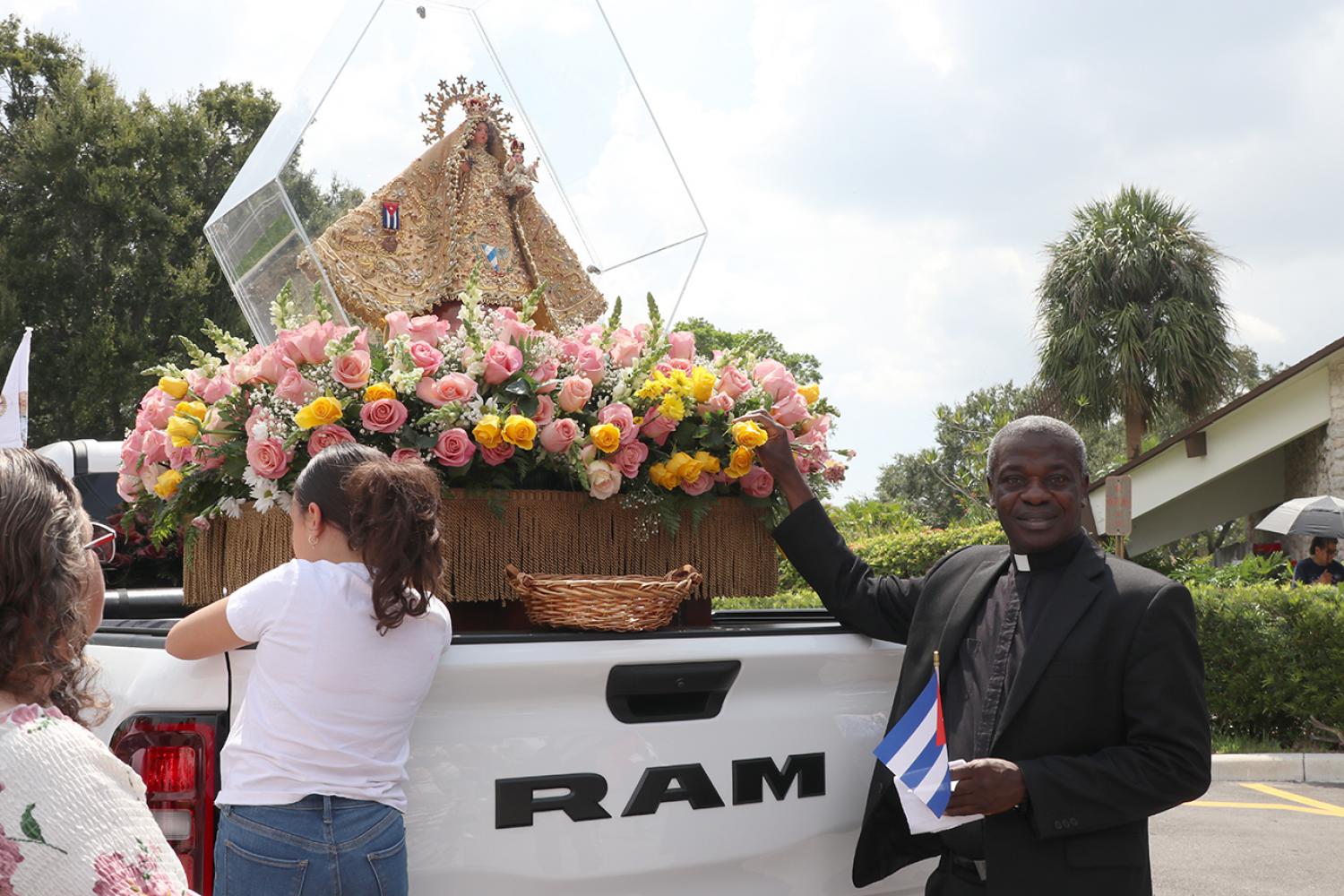 ADOM :: Por primera vez la Virgen de la Caridad recorre el condado de ...